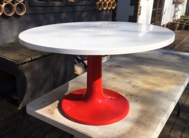Tulip-style round low table as seen in 2001: A Space Odyssey - Film and ...