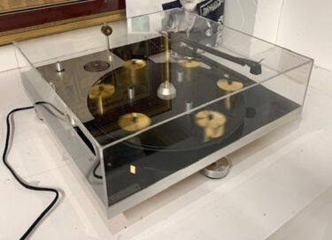 Transcriptors Hydraulic Reference Turntable as seen in A Clockwork ...
