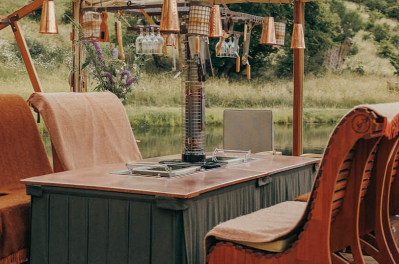 The Gentlemen outdoor kitchen: The WildKitchen - Film and Furniture