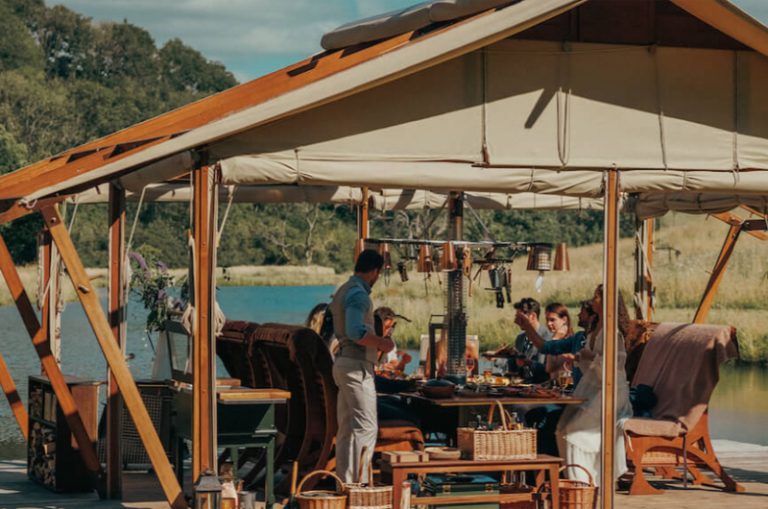 'The Gentleman' grill table: The WildTable outdoor grill 12-seater ...